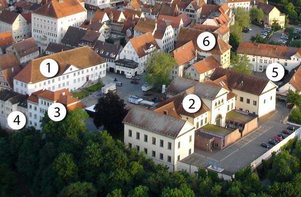 1 Neues Schloss - Der Schloßplatz :: Stadt Hechingen